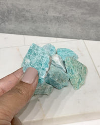 Pedra Amazonita bruta 21 a 40 gramas – Bortoluzzi Shop dos Cristais