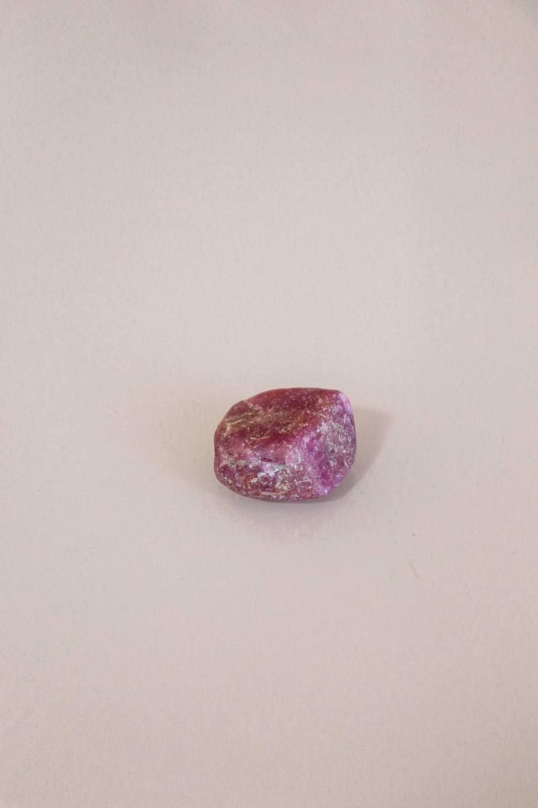 Pedra Rubi Rolado 9 a 11 gramas – Bortoluzzi Shop dos Cristais